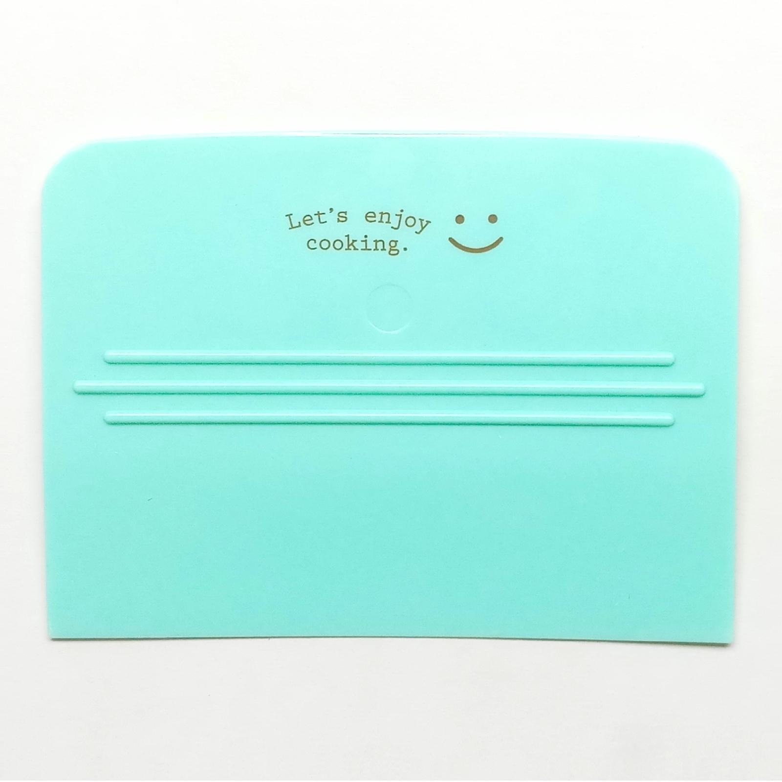 Vesta ABS Plastic Pasta Cutter/Scraper 11.5x8.5Cm | NTUC FairPrice